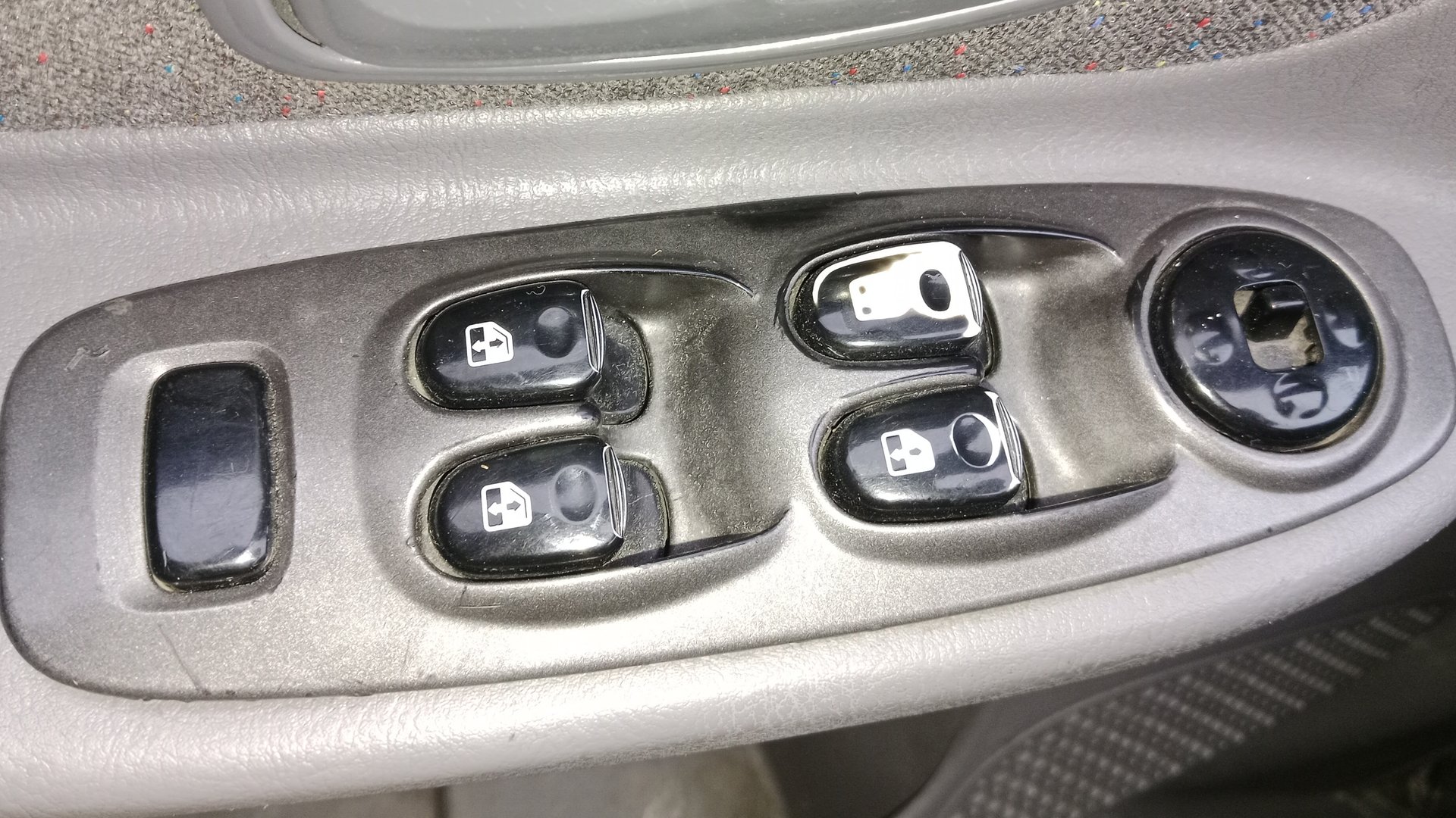 как поменять кнопку стеклоподъёмника хундай акцент Hyundai accent