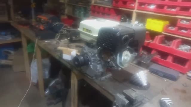 Вертикальная цепная пилорама из двигателя от мотоблока и шины бензопилы (часть 1)