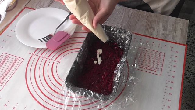 Для милых дам пикантный салат ,, Генеральша,, . Receta de ensalada con remolacha.