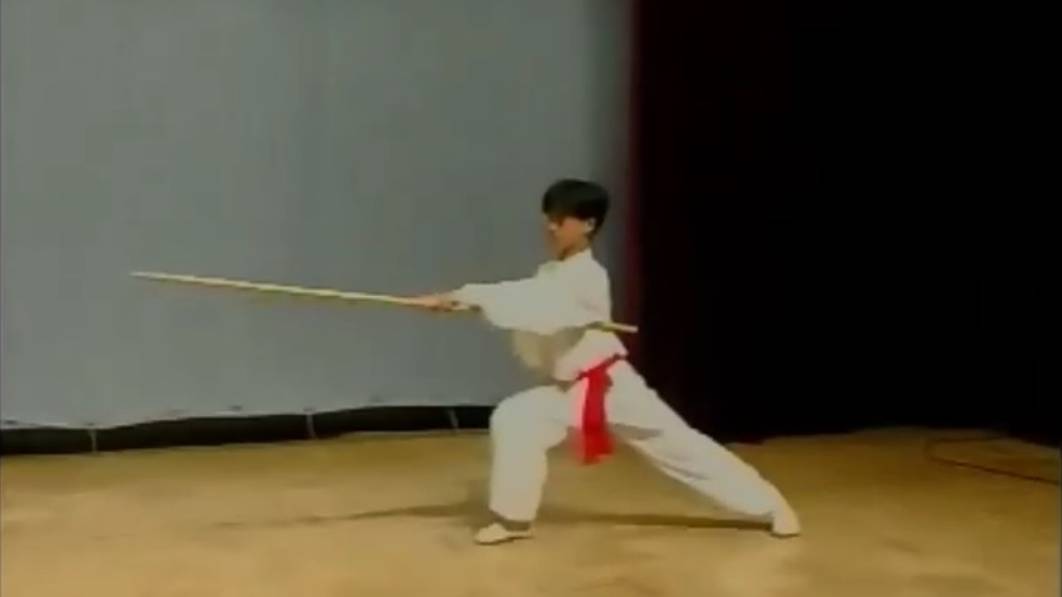 武術槍（32種形式） Шест (Гунь) Ушу - База 32 формы