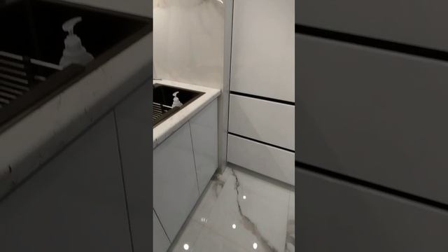 Фартук на кухне керамогранит 1200/600 укладка производилась до установки мебели.  #shorts