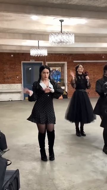 Танец Уэнсдей