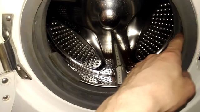 Ремонт стиральной машины, переворачиваем манжету