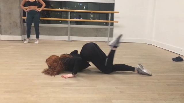 Riverdale BTS： More Cheryl vs Veronica Archives Footage from Rehearsal