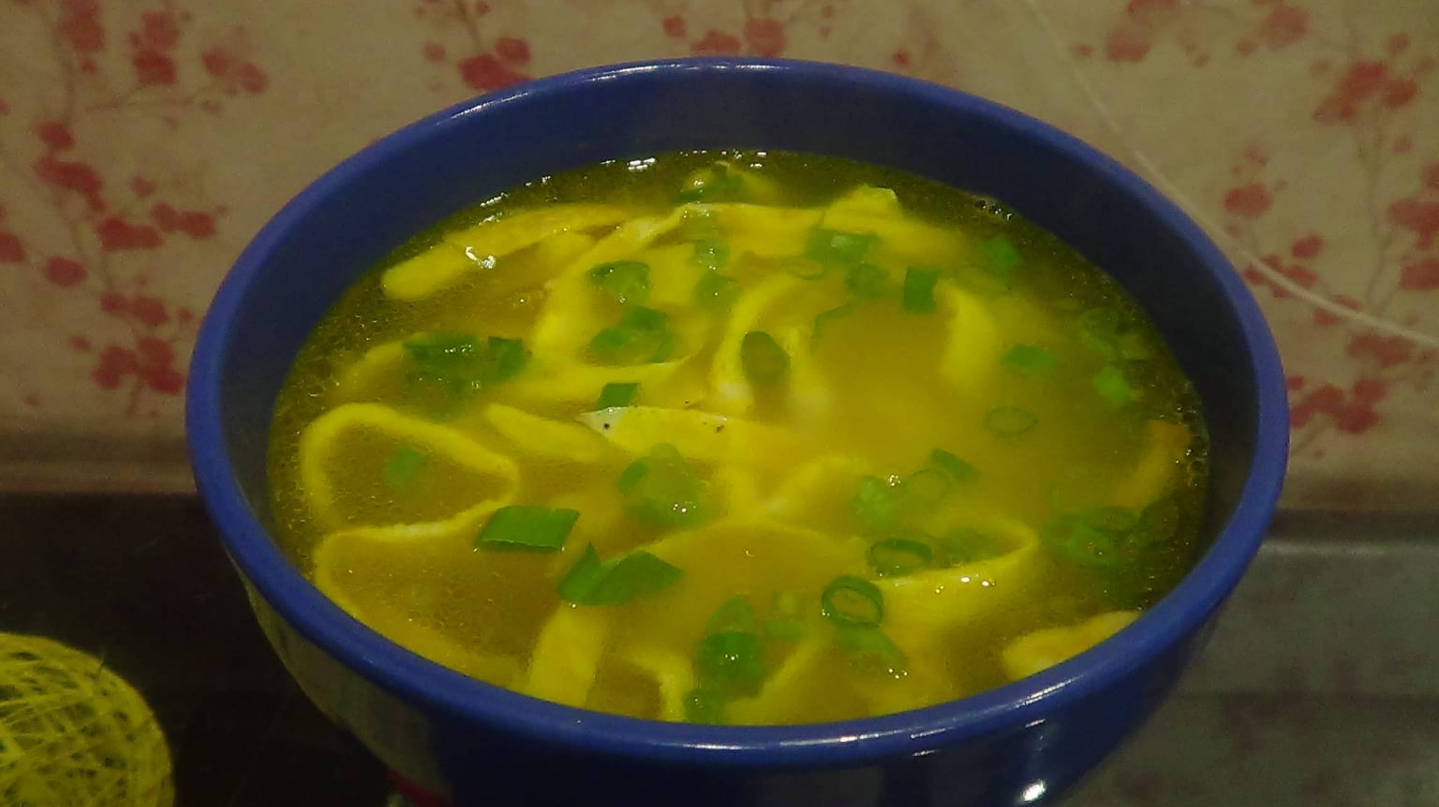 Куриный суп с яичными блинчиками