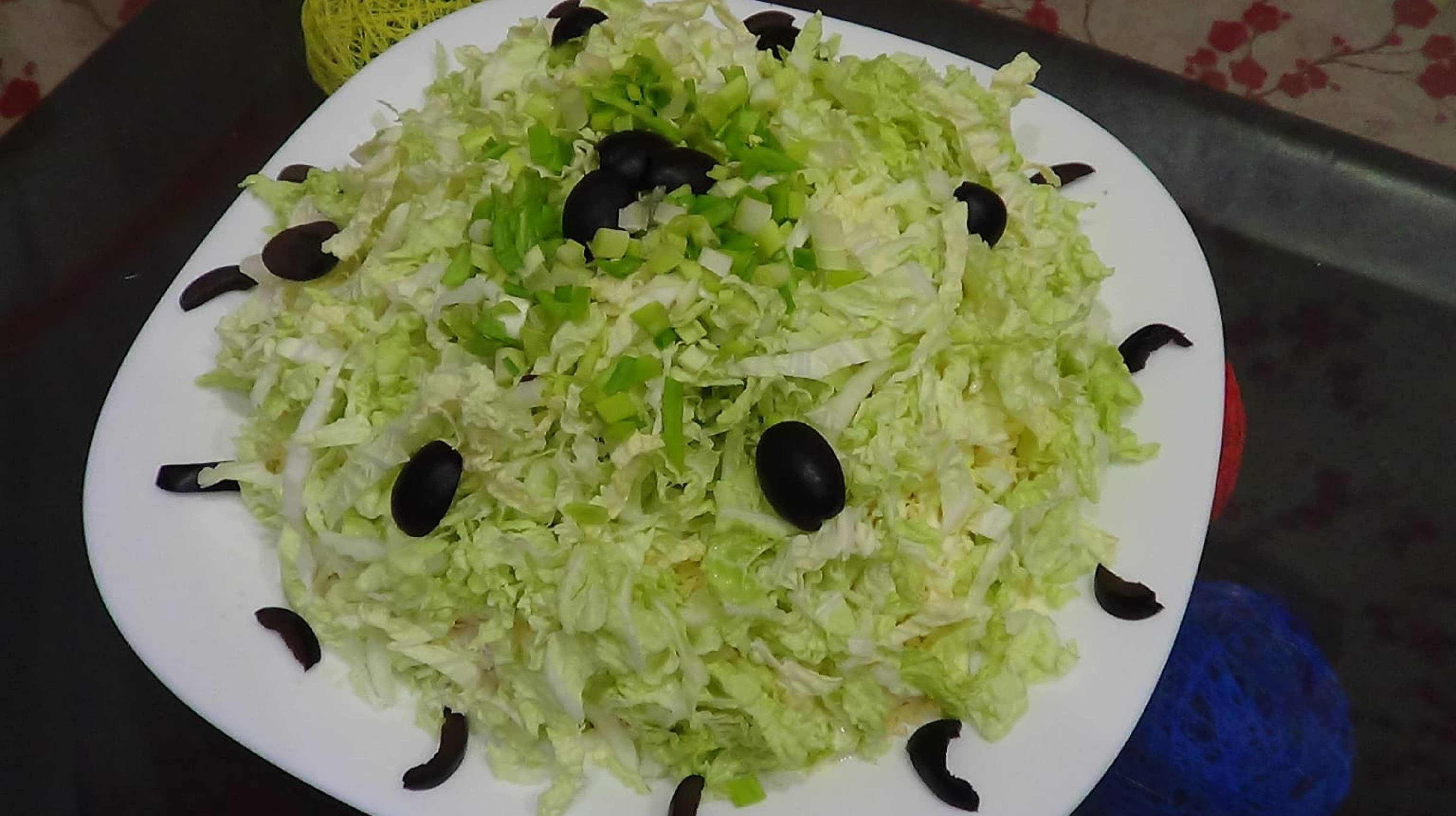 Праздничный салат с пекинской капустой, курицей и ананасом