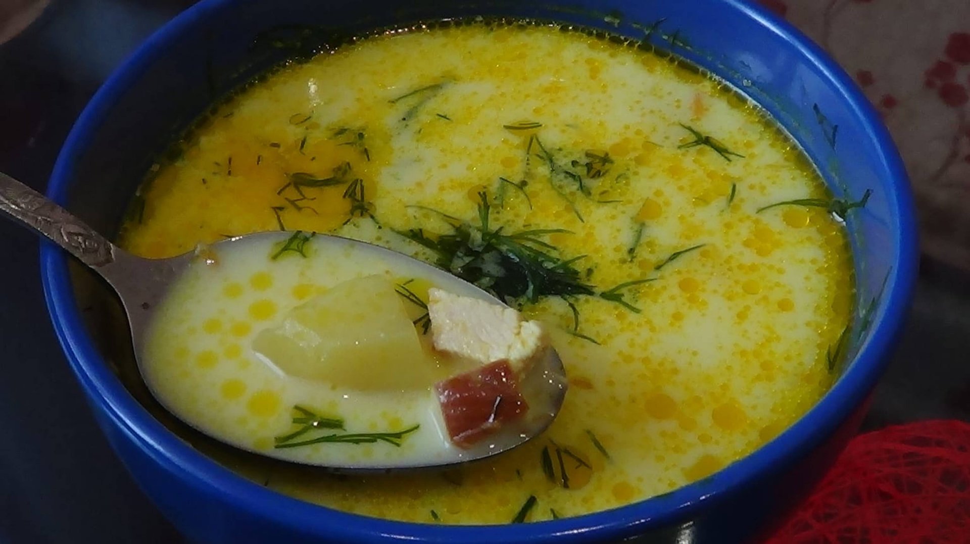 Сырный суп с копченой курицей