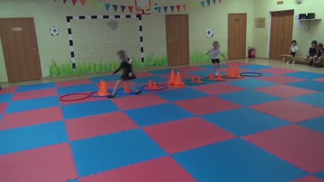 Соревнование. Подвижная игра. Собираем конусы