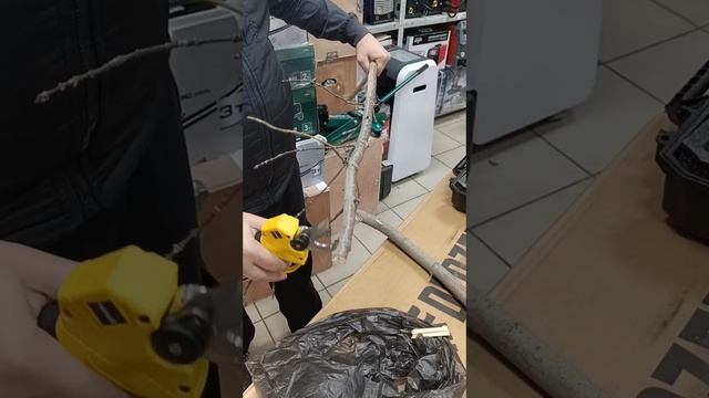 Аккумуляторный садовый секатор Huter CP-20Li