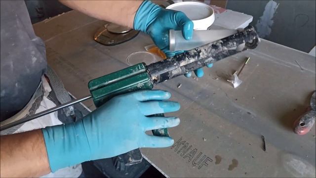 Новое приспособление для забивки эпоксидки в углы