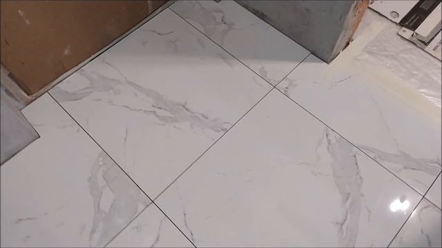 Укладка керамогранита CRETO  60/60 на пол. Ремонт пола в прихожей и кухне