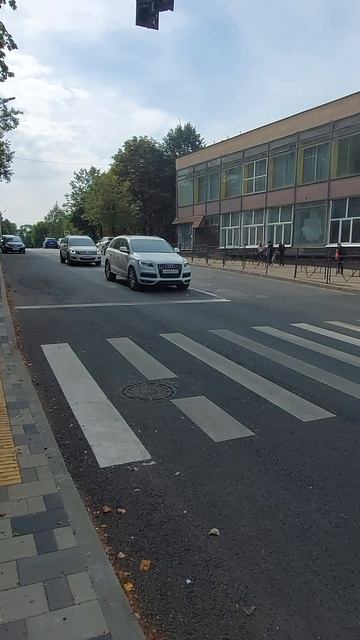 Улица Жукова. Перекресток вблизи Никольских ворот и Губернского.