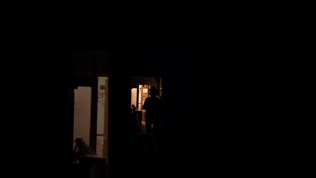 Хочику в пустой комнате