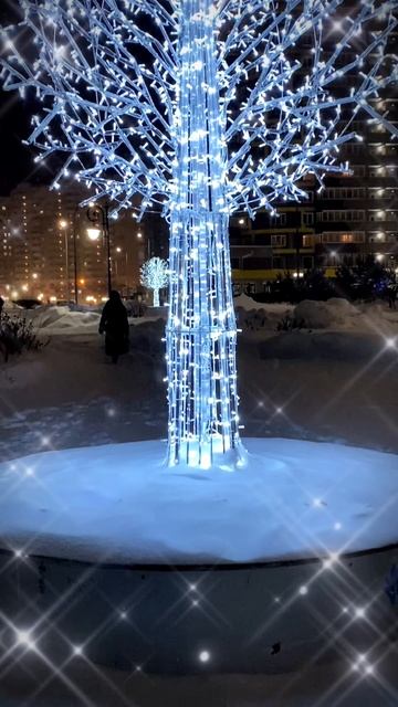 Светодиодное дерево у ДШИ ✨