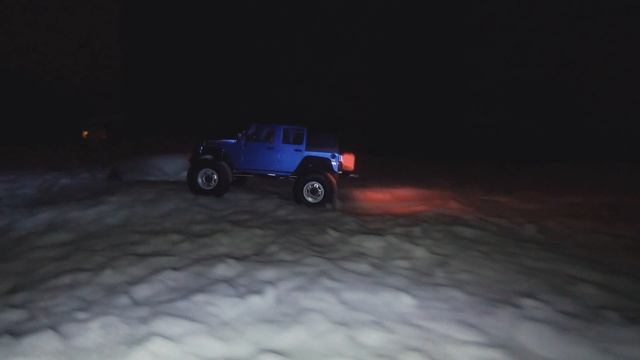 Вечерние покатушки на радиоуправляемом Jeep Wrangler JK Rubicon по деревне часть 2.
