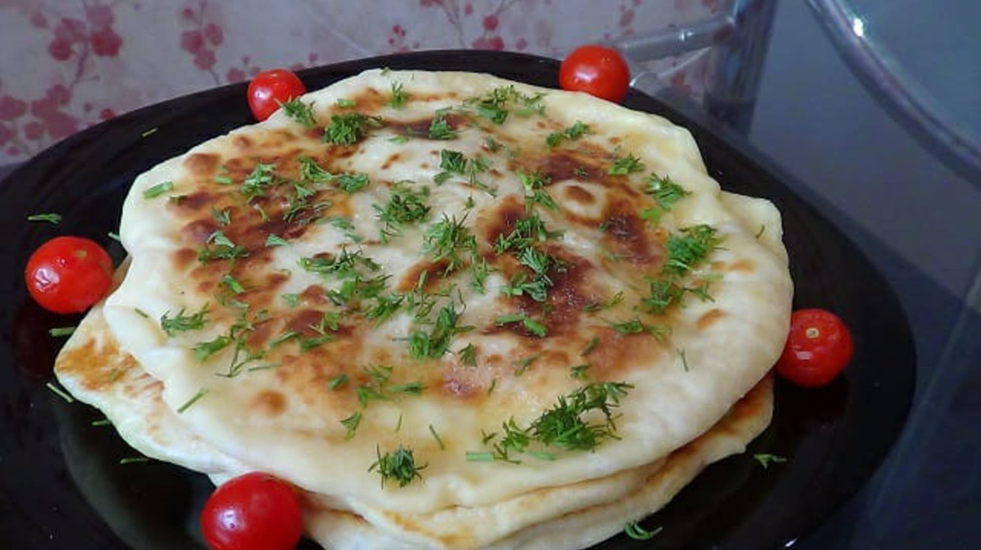 Вкусные лепешки с сыром