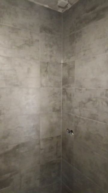 Ремонт в ванной. Обзор уложенной плитки в совмещенном санузле. Плитка Axima 20/60 и 40/40 #shorts