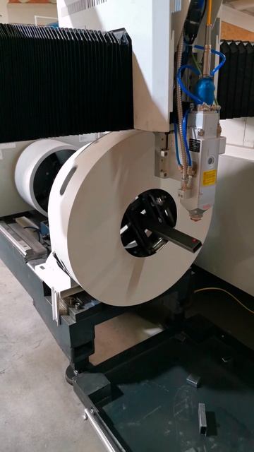 Лазерная резка трубы, черная сталь, прямоугольная труба 50х25х1,5 мм