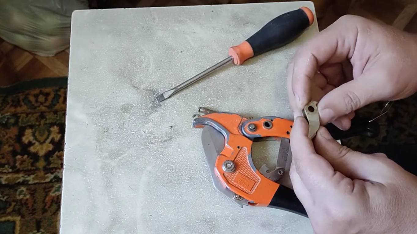 Ремонт трубореза: как починить сломанную пружину своими руками