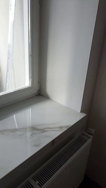 Подоконник из керамогранита в комнате с откосами из сендвич-панелей #shorts