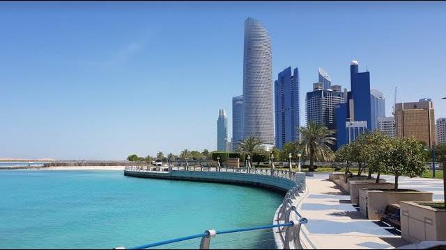 Набережная Корниш и пляж в Абу Даби