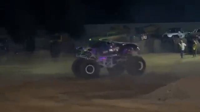 Monster Truck Эвансвилльское мероприятие Summer Smash  в Индиане, шоу 2