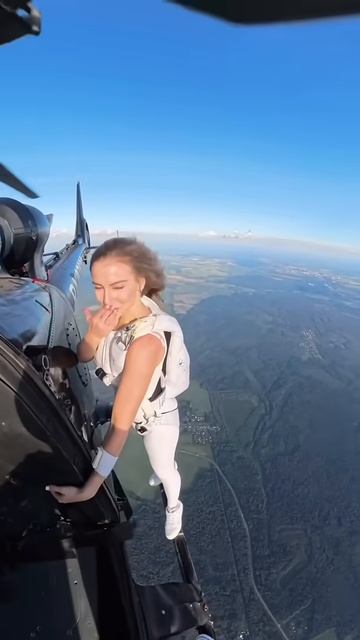 EXTREMELY GIRLS 😎⧸💣💥#adrenalinevibe and @miah_nielson @anastasia__barannik @jenjen.cova