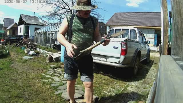 Когда болит спина. Копаю грядки, не напрягаясь... Нобелевскую премию изобретателю!!!