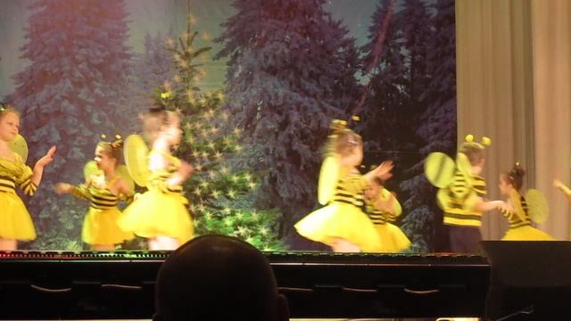 Танец пчелок