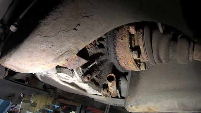 Audi 100 C3 quattro. Снятие топливного бака.