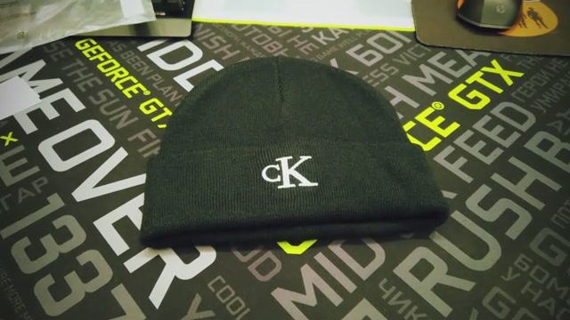 Оригинальная шапка Calvin Klein (обзор)