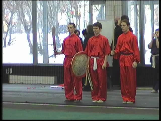 26 12 2004г  ДДС ушу сценический бой (Константин Дергаусов, Евгений Кулемин, Антон Кирьяков)