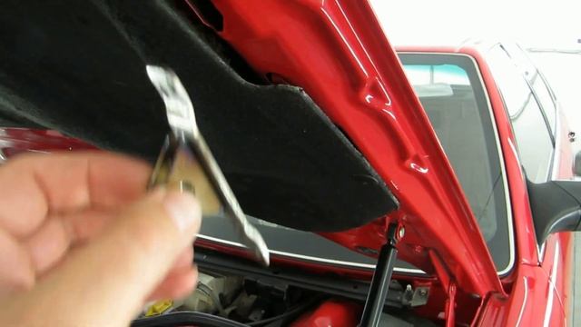 Переделка упоров капота Ауди 100 с3