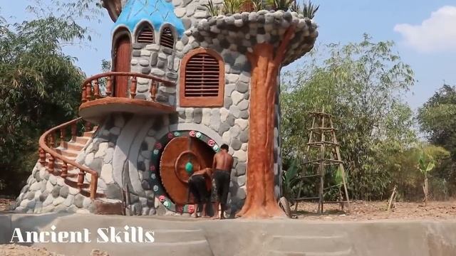 Два Индуса построили глино-бетонную Виллу и Львиную горку (документальный сериал)