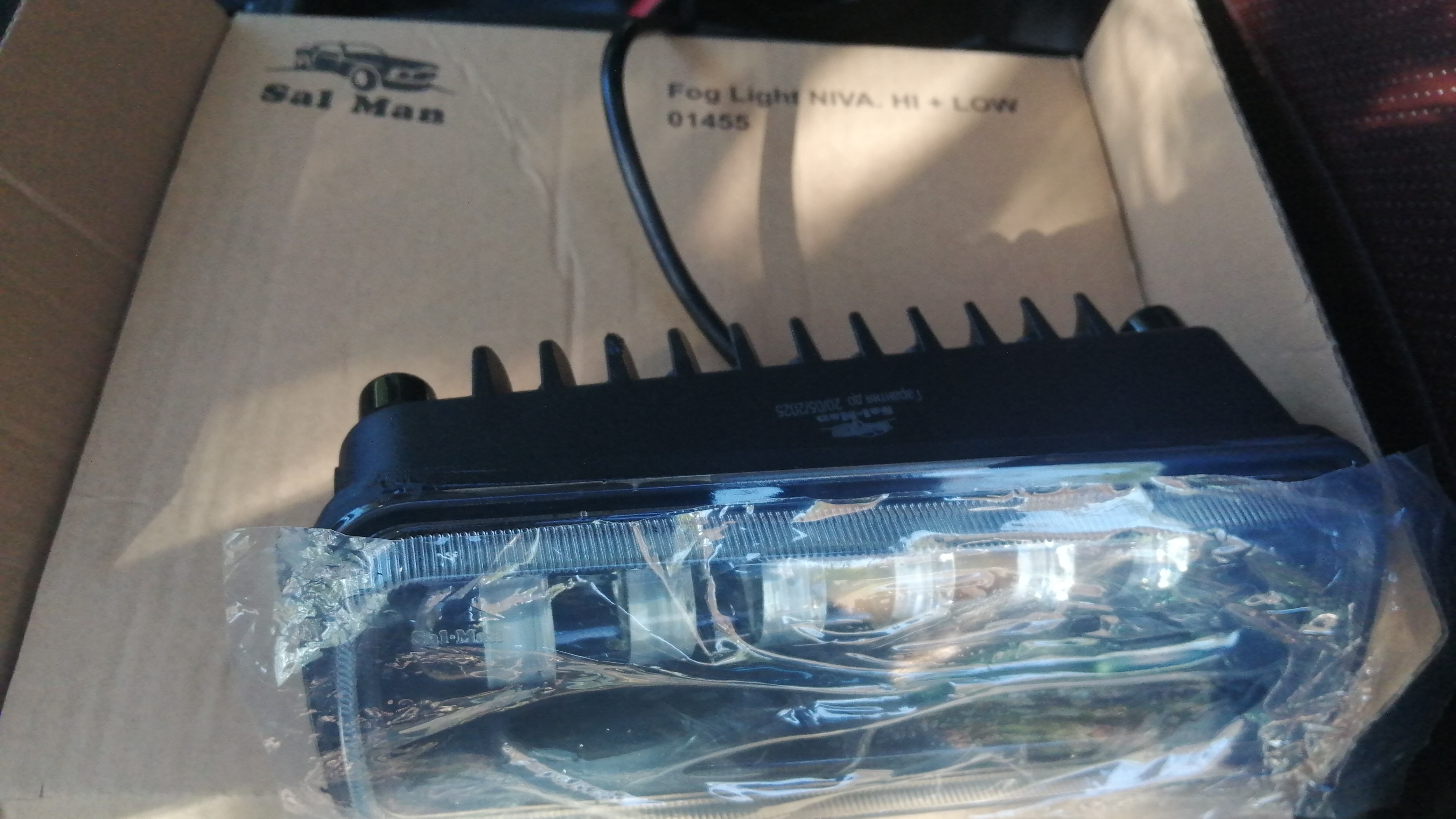 Надфарники  "Sal-Man" на Лада Нива 4х4 диодные с плавающим повторителем «Lexus»