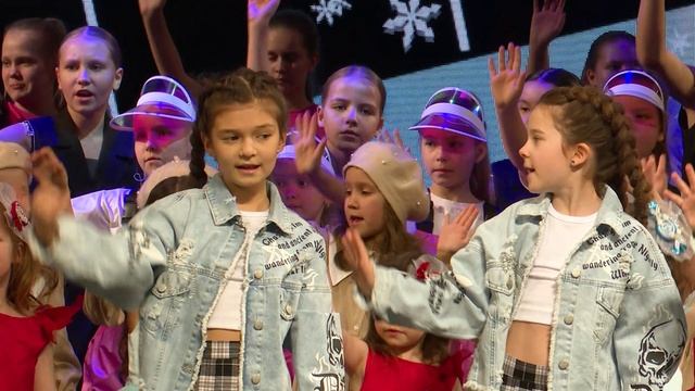 Финал отчетного концерта Свет. Камера. Поем.