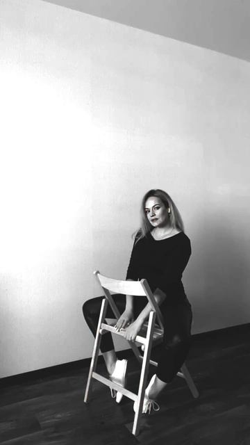 Сохраняйте позу в свою копилку!😍🔥 И не забудь подписаться😉 #фото #фотограф #позинг