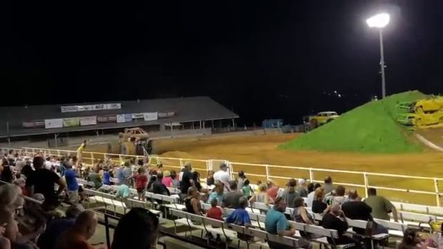 Monster Truck в Индиане 2022,  Эвансвилльское мероприятие Summer Smash шоу 1