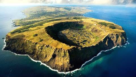 Рапа Нуи - один из самых удалённых островов мира. Скрытые тела Моаи и жизнь острова Пасхи сейчас.