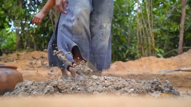 Два Индуса построили водную горку для бассейна в подземном туннеле (документальный сериал)