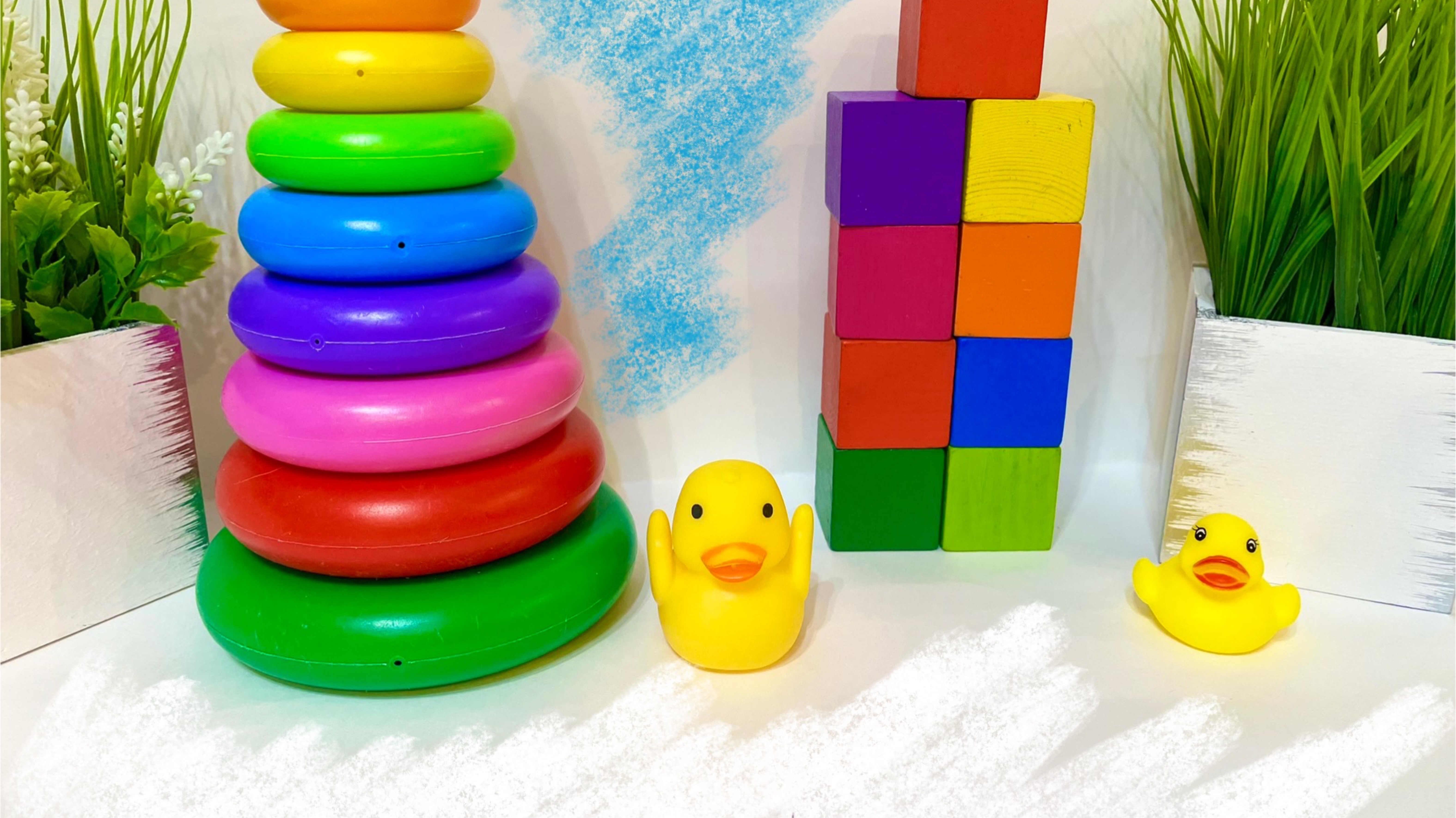 Учим цвета и строим пирамиду. Детское видео для малышей