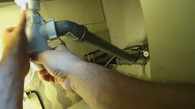 Гофра и сифон. Убираем гофру на кухне.