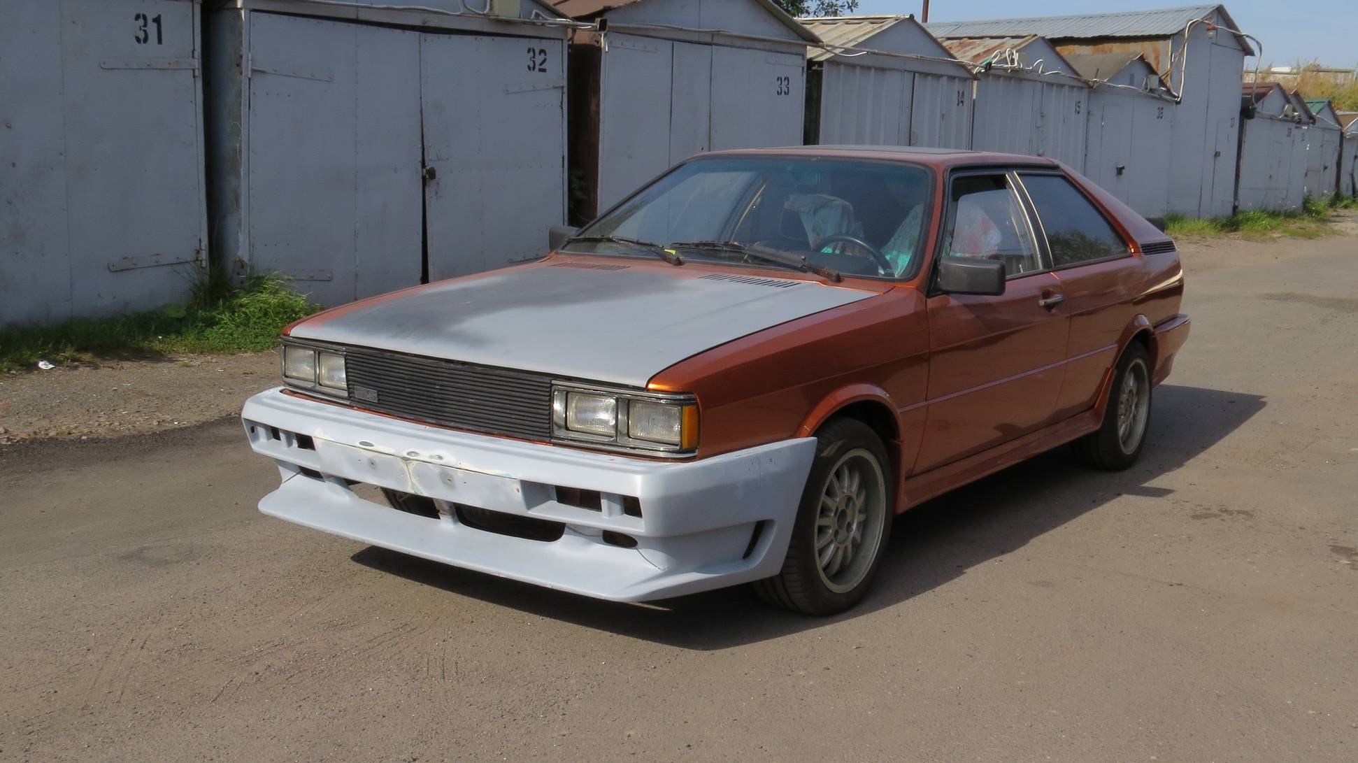 Audi Coupe 1982 г. Переделка и завес тюнингового переднего бампера.