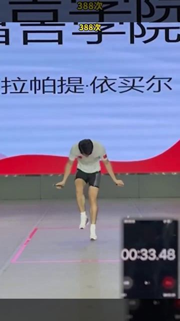 Китайский студент побил мировой рекорд: 388 прыжков со скакалкой за 1 минуту 🏅