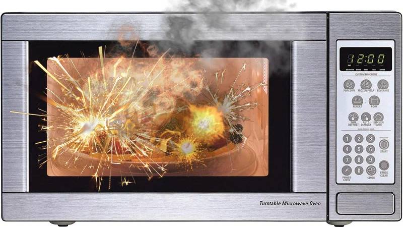 Если искрит микроволновка не выбрасывайте ее! Легко и дешево реанимируем