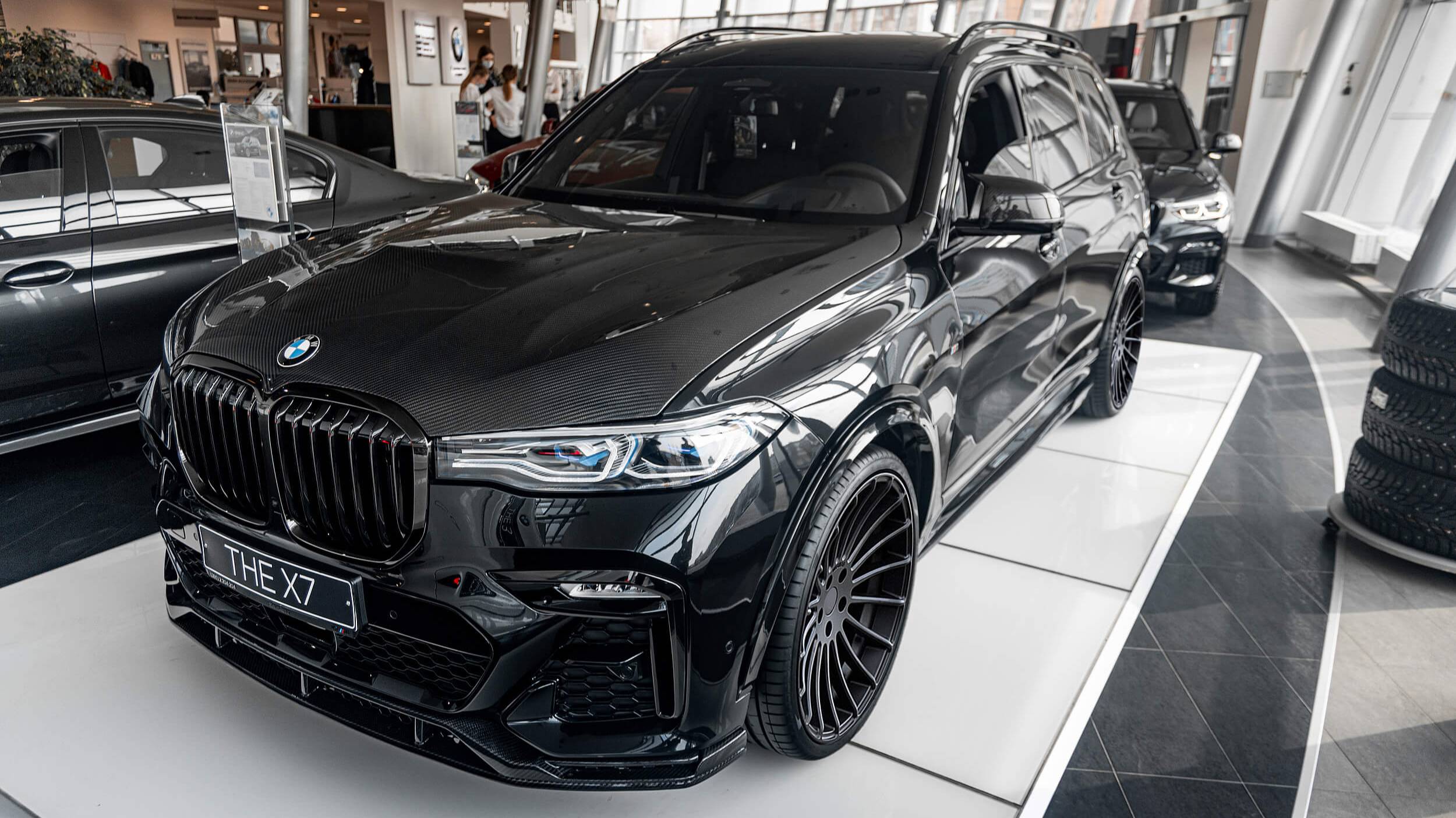 Карбоновый дизайн BMW X7 Renegade