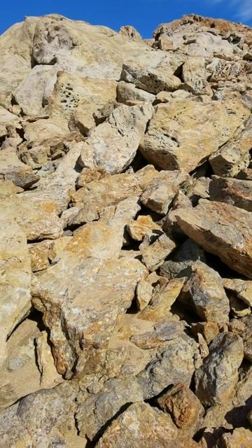 Преодолевать пришлось такой вот не удобный курумник. kurumnik