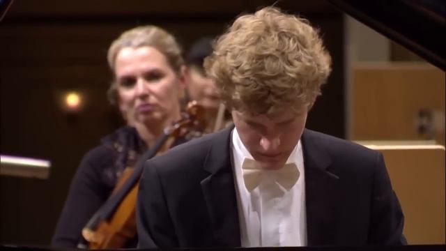 Фридерик Шопен. Ноктюрн До-минор Op.48 №1. Ян Лисецкий.
Jan Lisiecki - Chopin Nocturne Op.48 No.1