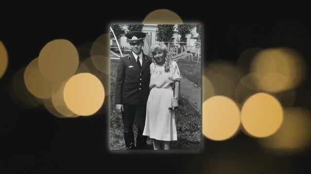 Горит свеча,стекает воск