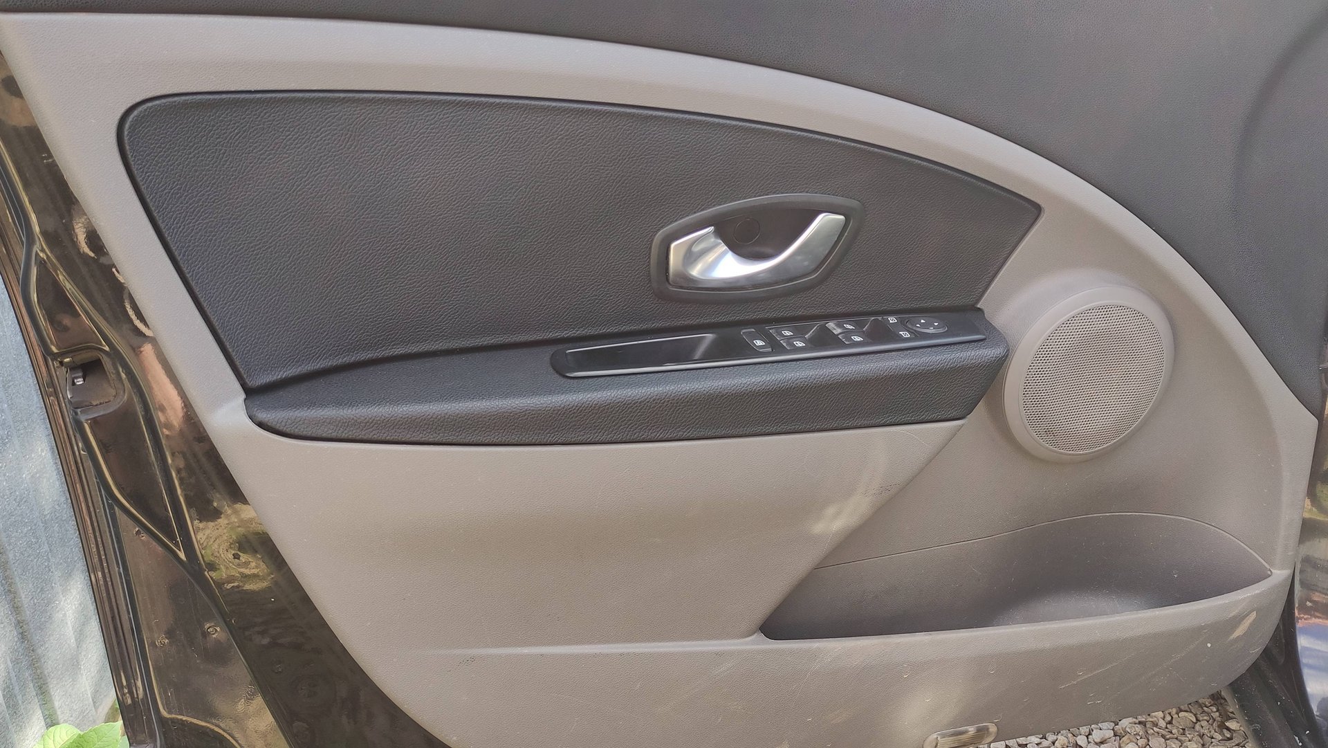 Как самому перетянуть дверные вставки от автомобиля Рено Меган 3?